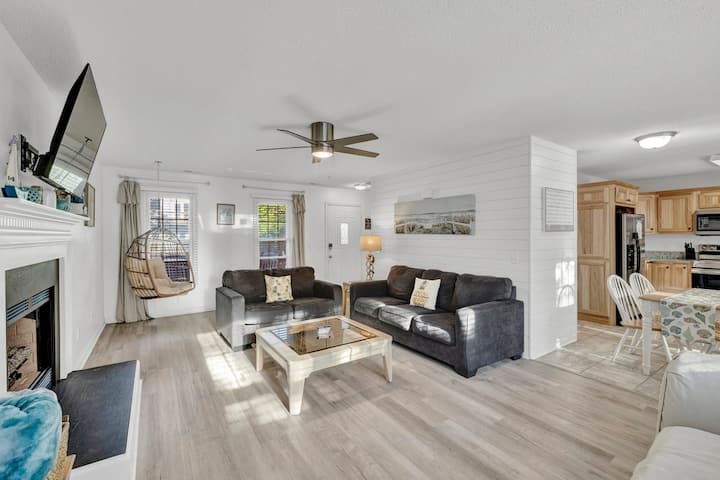 Coastal Home- Private Beach Access, Dock,game Room - Surf City, NC