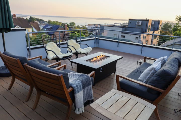 Modern Sound View Studio On Charming Queen Anne - Seattle, WA