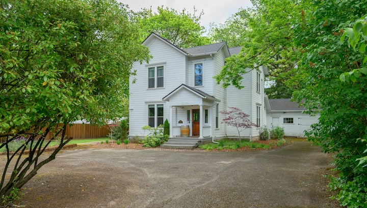 Latourette Estate Historic Retreat  Chef Kitchen - McMinnville, OR
