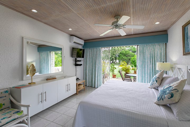 Stunning Corner Studio Apt In Rockley Golf Club - Bridgetown