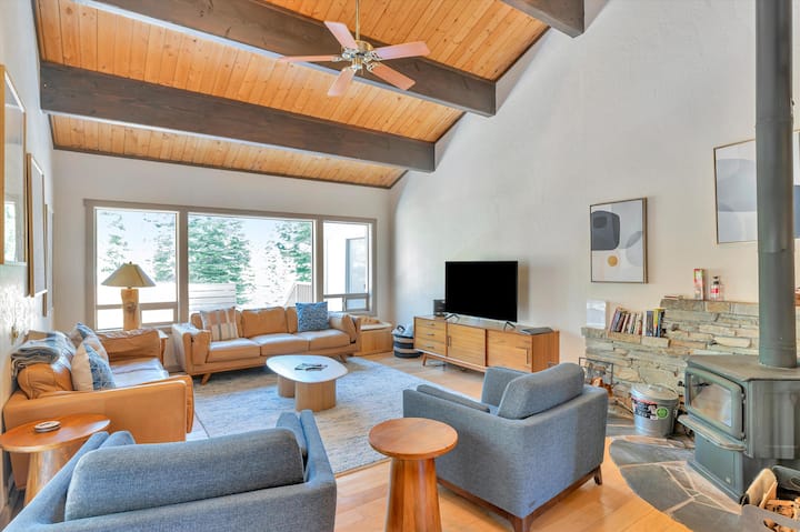 Multi-family Retreat 10min To Lake W/ Hot Tub+pool - Truckee, CA