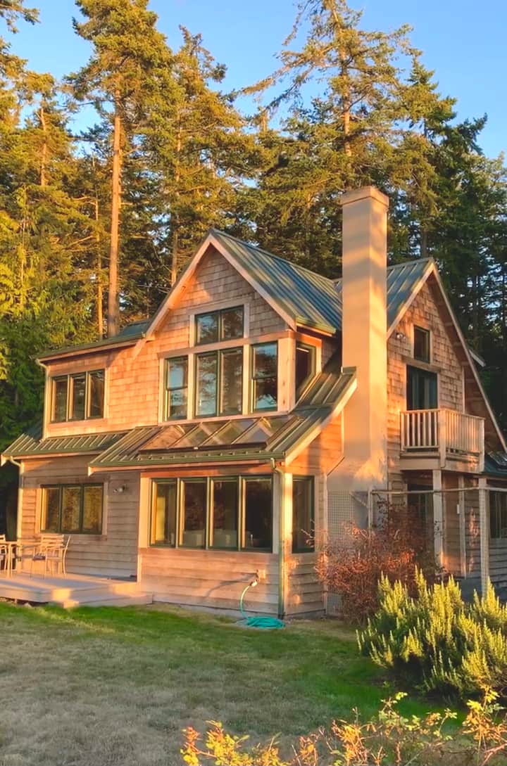Entire Bluff House Plus  Cottage On The Salish Sea - ポート・タウンセンド, WA