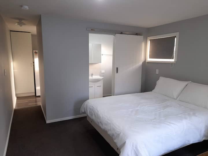 Private Fully Furnished Guesthouse - Richmond