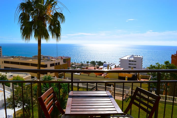 Vistas Al Mar En El Centro De Torremolinos - Torremolinos