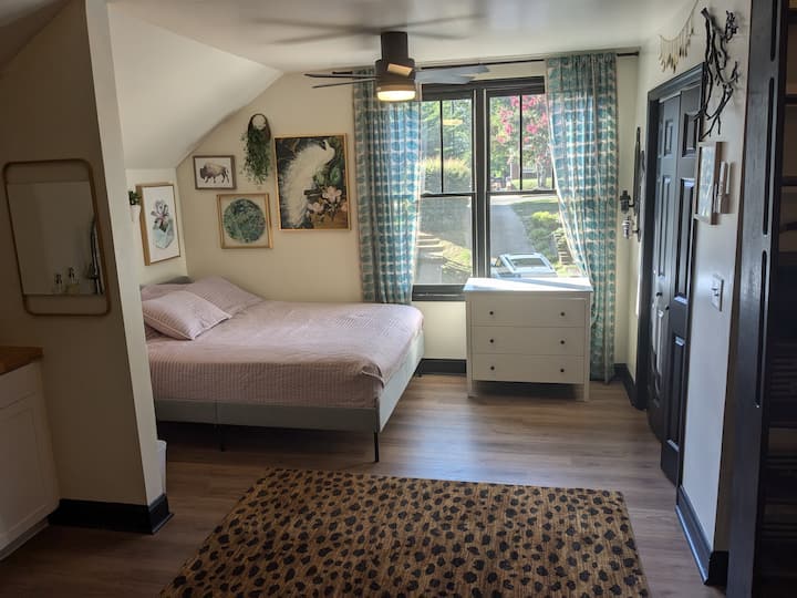 New Studio Steps From Panthers Stadium! - Charlotte, NC