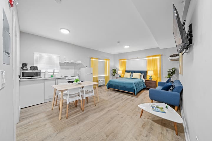 Accessible Studio | Near Beach | Free Perks - Sunset Lake, Miami Beach