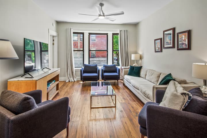 Spacious Home, Incredible Lakeview Location - Chicago, IL