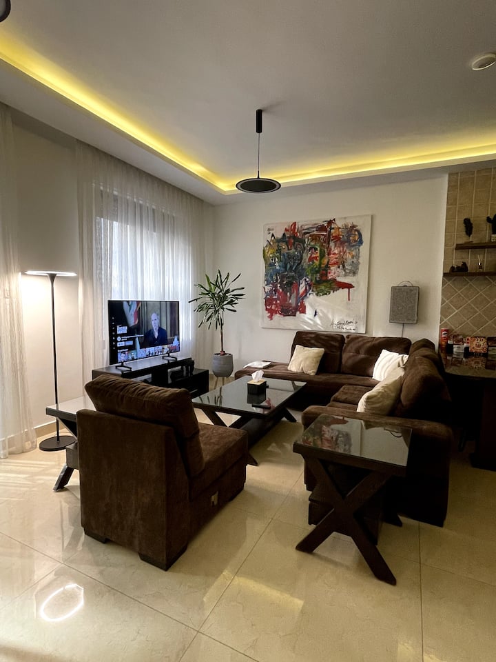 Modern 2 Bedrooms, 1.5 Bathrooms, Superb Location. - Amman