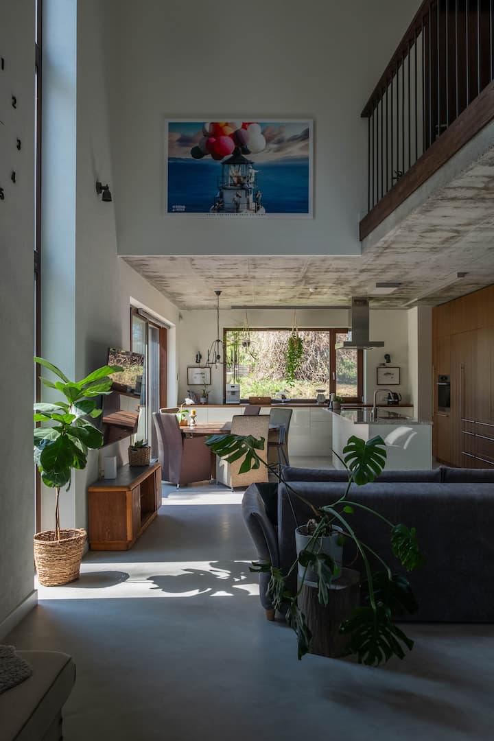 Warm & Spacious Designer Home - Vilna