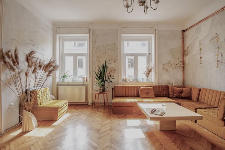 Sunlit Beautiful Artist's Home In Central Pest - 부다페스트