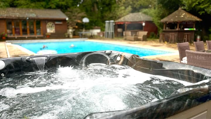 4 Bedroom Lodge/hotub-pool In Surrey Uk - Dorking