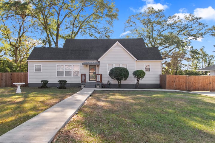 The Gray Villa 2.8 Miles From Bryant Denny Stadium - Tuscaloosa, AL