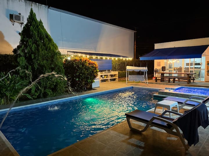 Villa Con Piscina Privada Y Jacuzzi En Ricaurte - Agua de Dios