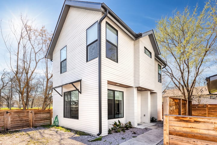 Modern Austin Oasis | Private Yard & Park Access - Montopolis - Austin