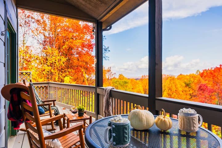 Charming Pet-friendly Cabin W/ Hot Tub - Gatlinburg, TN