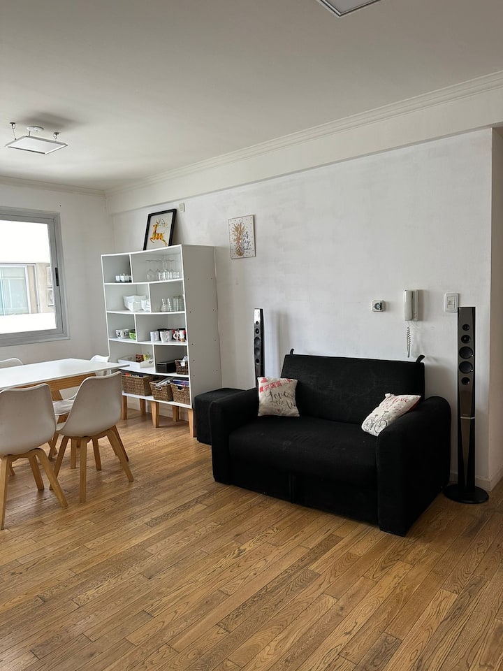 Departamento Amplio En Zona Turística Y Comercial - Salta