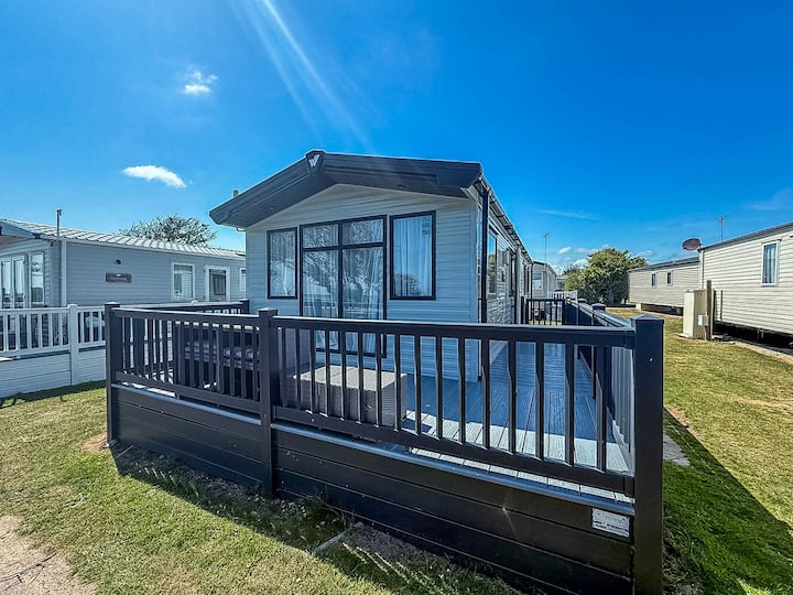 Beautiful 6 Berth Caravan, Nearby Beach In Suffolk Ref 68016bs - Kessingland