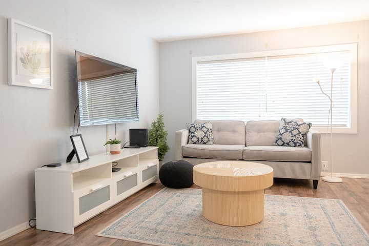 Entire House Pet Friendly W/gated Backyard*boeing* - 렌턴