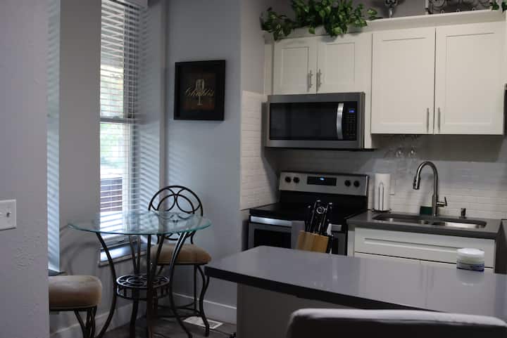 Crisp 1 Bedroom Long Term Stays Giga Wifi - Omaha, NE