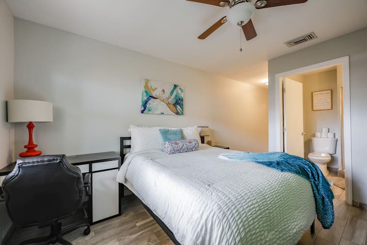 Cozy Queen Apt In Soso Near Palm Beach & Downtown - West Palm Beach, FL