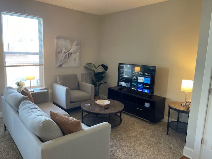 Roomy 1 Bed, A Quick Ride From The Beach! (214) - Chesapeake, VA