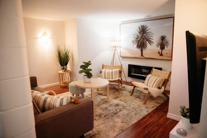 Relaxing 2br Queen Retreat I Fireplace I Parking - Belleville, Ontàrio, Canadà