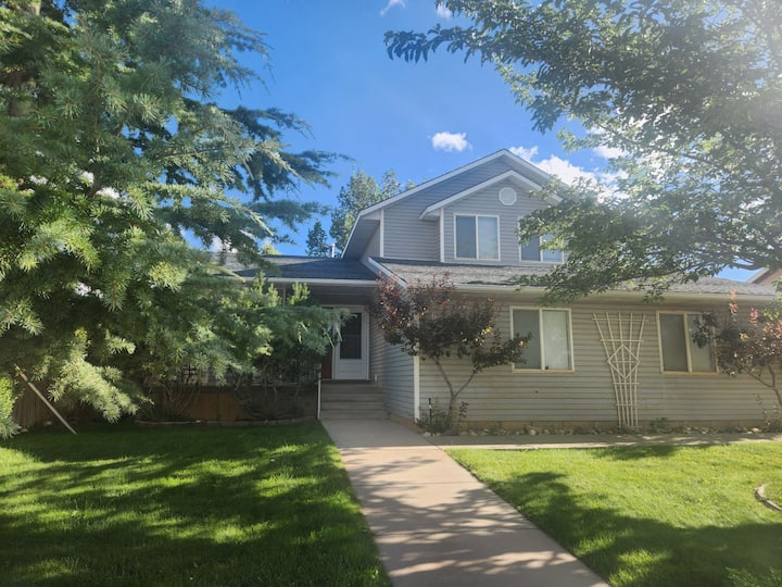 Beautiful Home In A Serene Setting - Little Salt Lake, UT
