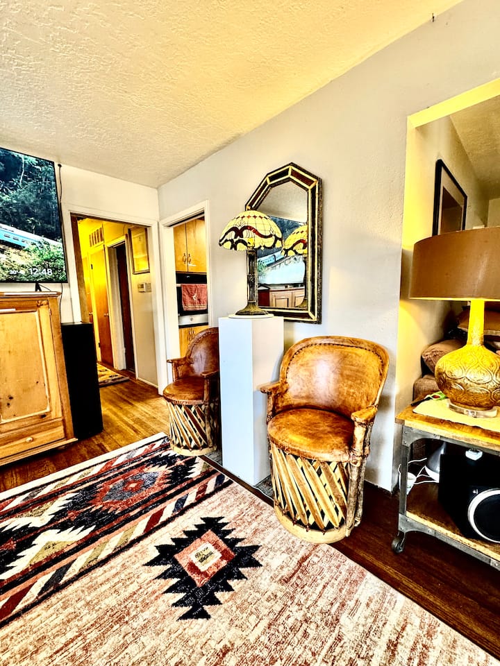 Home For Family Reunions, Sleeps 8, Primo Location - Santa Fe, NM