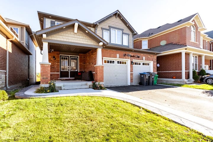 Elegant & Private 2 Br Apartment With A Patio - Brampton