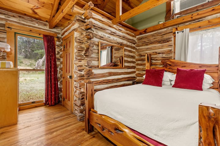 The Cedar Cabin - The Homestead Cottages - Texas