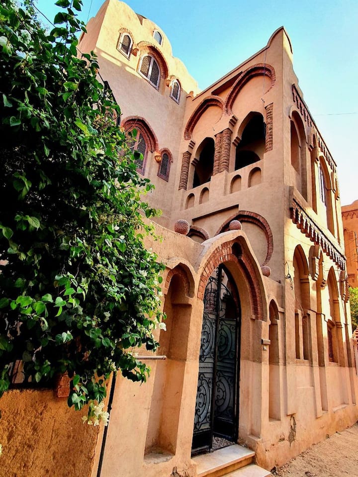 Beautiful Large Villa, Best Location! - Louxor