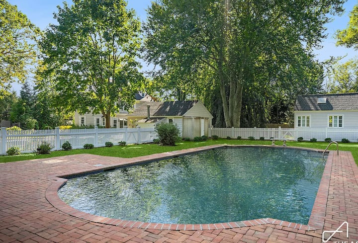 Classic East Hampton Colonial 1.3 Acre Compound - The Hamptons, NY