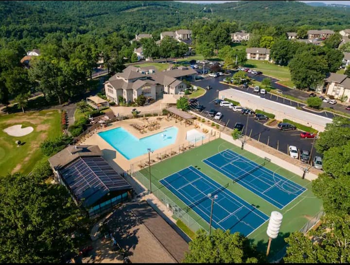 Resort:pool, Tikibar &Grill, Pickleball, Golf, Gym - Branson, MO