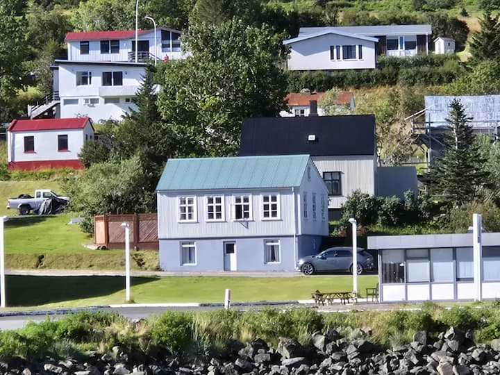 An Old Renewed Charming House, 3 (Or 5) Bedrooms. - Islande