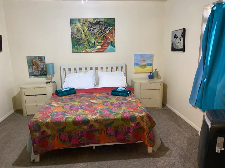 Downtown Las Cruces Apartment With Fine Art - Las Cruces, NM