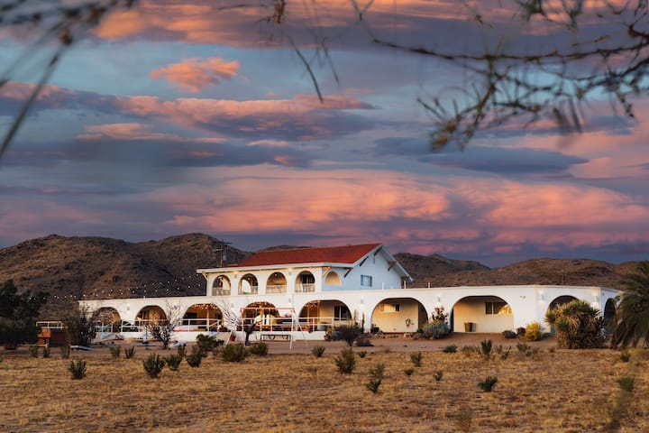 Private Luxury Villa, 10 Acres, Spa, Yoga, Games - Joshua Tree National Park