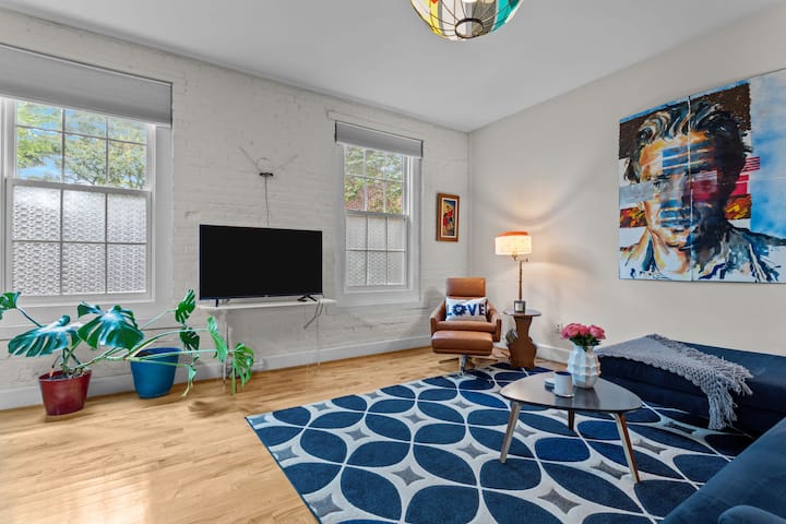 Walk 2 Altria, Allianz Amphitheater, Eateries - Richmond, VA