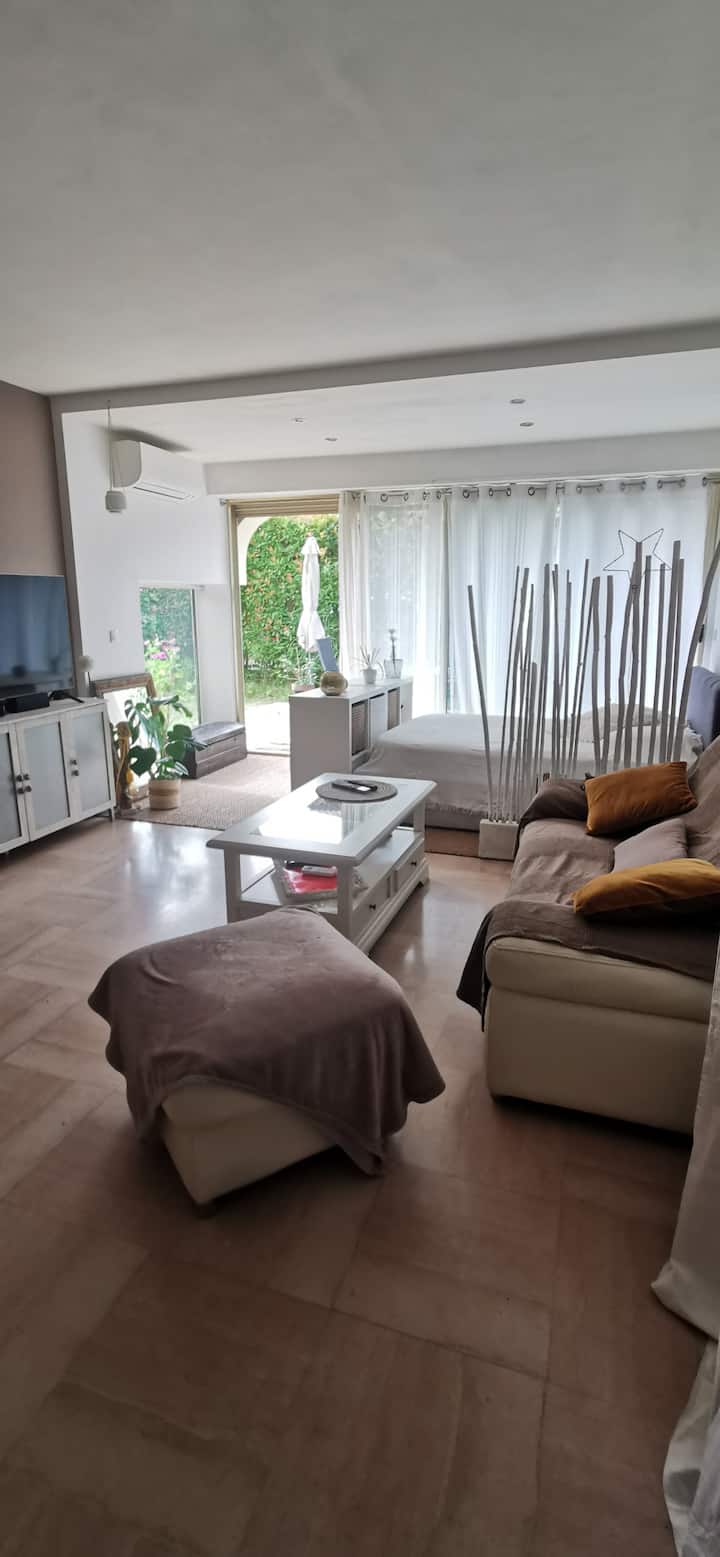 Grand Studio Climatisé, Parking,  Jardin Privatif - Juan-les-Pins