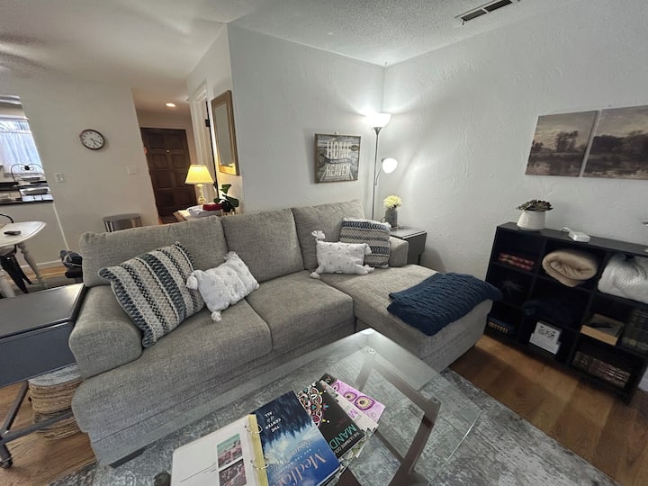 2 Bedroom, 1.5 Bath, Fenced Patio, Carport & Park - Medford, OR
