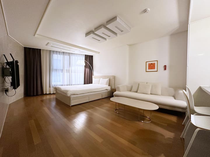 Iris • • #얼리체크인오후2시#엘시티와해변 1분#넷플릭스#호텔같은에어비앤비#취사가능 - Busan