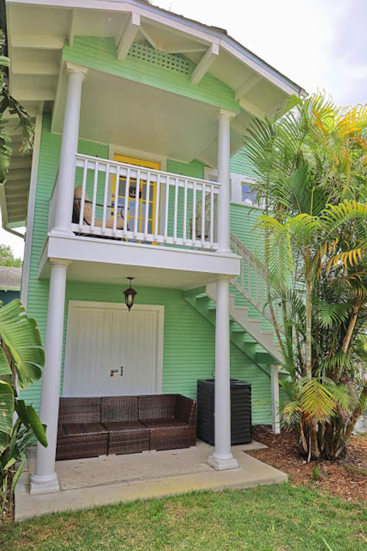 Historic Heights Hideaway • Early Check-in - Temple Terrace, FL