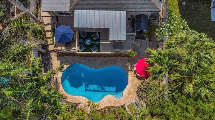 Beach Oasis! Heated Pool! 10 Min Walk To Beach! - Indian Rocks Beach, FL
