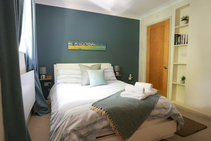 Beautiful Dog Friendly Home In Holt With Parking - Norfolk