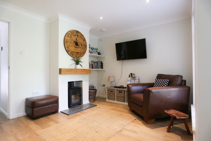 Beautiful Dog Friendly Home In Holt With Parking - Holt