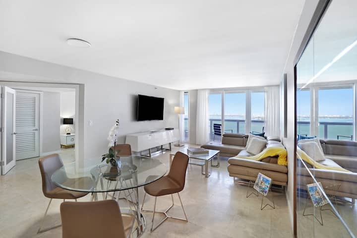 Good Morning Beautiful! Gorgeous Pool +Water Views - South Beach, FL
