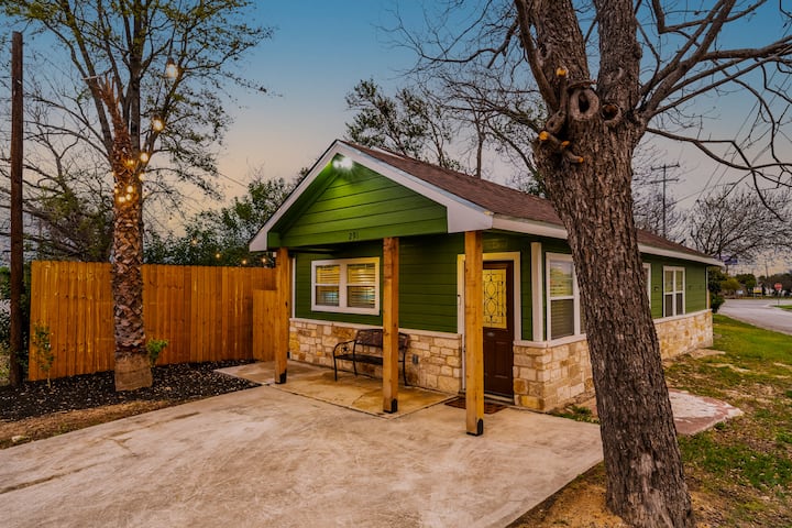 Cozy Casita New Braunfels Near Downtown & Gruene - New Braunfels, TX