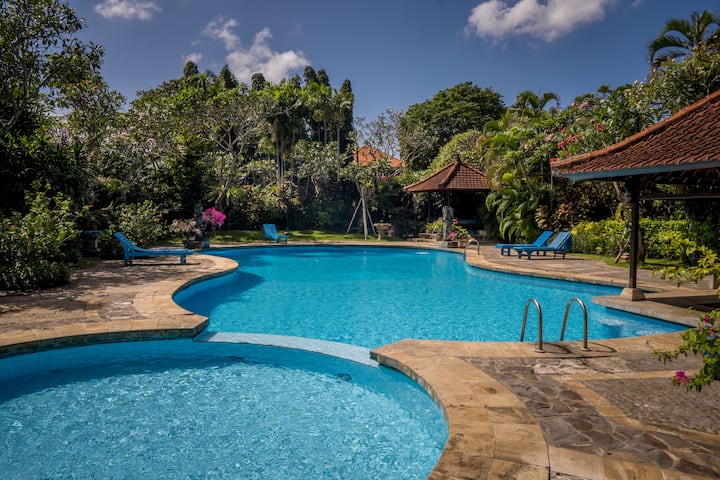 Unique & Picturesque Oasis ~ Shared Pool ~ Garden! - Seminyak