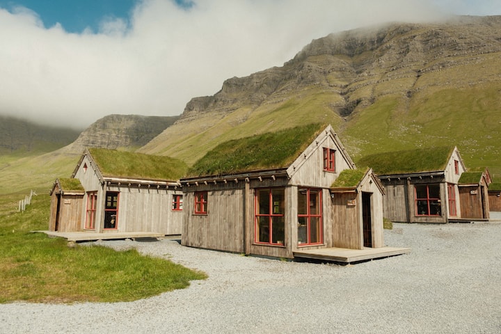 Idyllic Múlafossur Cottage In Tranquil Nature - Faroe Islands