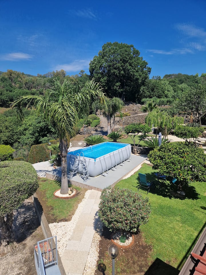Casa Vacanze "Villa Laura" - Linguaglossa