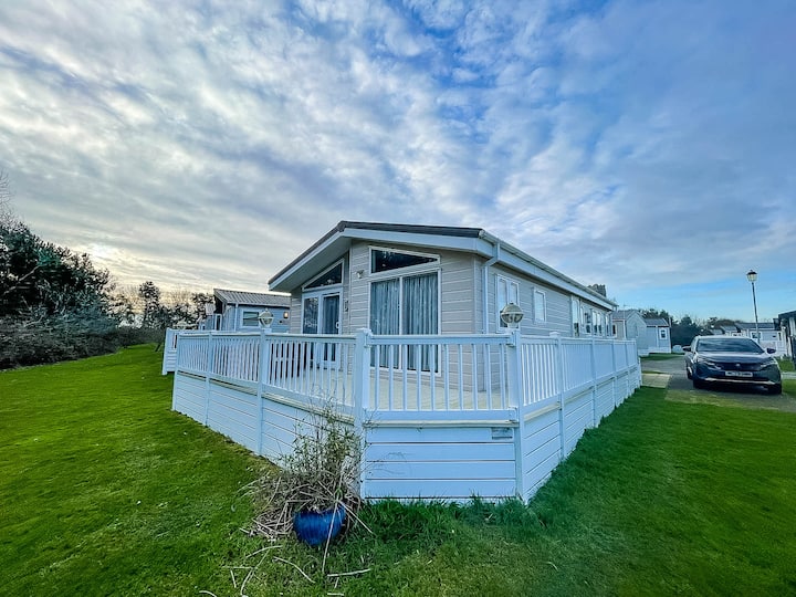 Luxury 6 Berth Lodge With Wifi At Broadland Sands In Suffolk Ref 20011cv - Great Yarmouth
